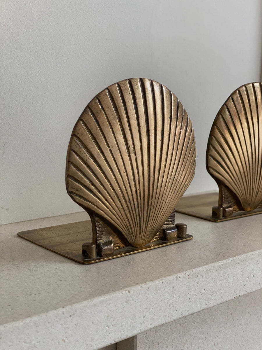 Brass shell bookends with hinge – KEPT London