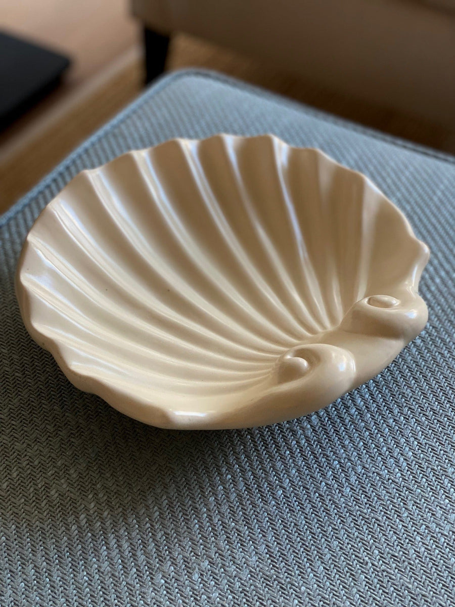 Large ceramic shell dish – KEPT London